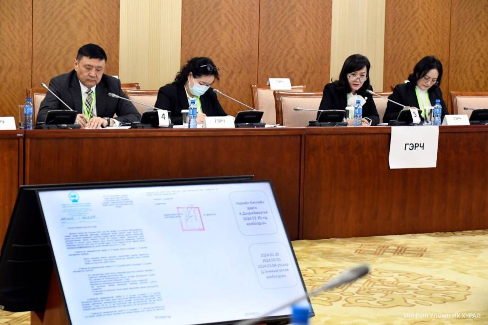 Нотлох баримтыг шинжлэн судлах сонсголын хоёр дахь өдөр 30 гэрчийг сонсоно - logic.mn