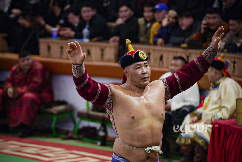 Ерөнхийлөгчийн нэрэмжит цомын төлөөх бөхийн барилдаанд Н.Батсуурь, П.Бүрэнтөгс, О.Хангай, Б ...