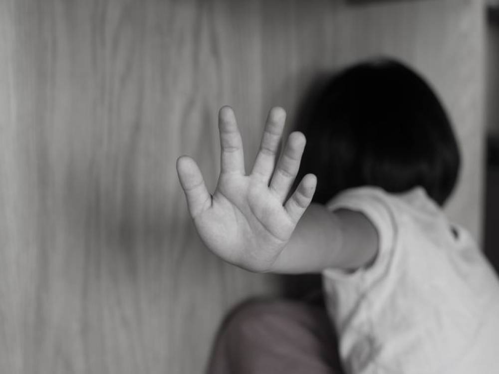 Насанд хүрээгүй хүүхдийн биеийг үнэлүүлсэн хэрэгт холбогдсон этгээдүүдэд яллах дүгнэлт үйлдэн