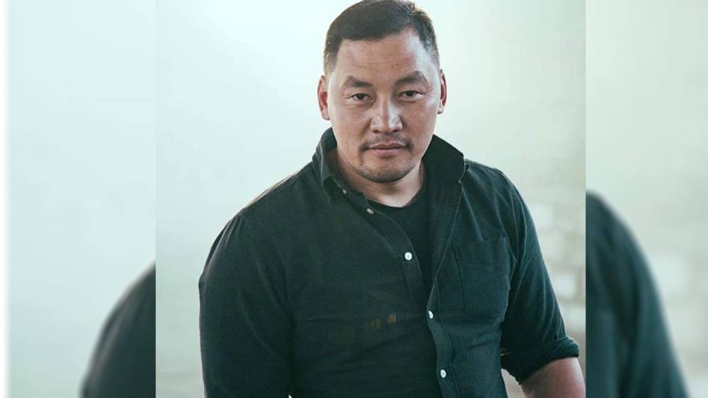 Жүжигчин Б.Амарсайханыг Зөрчлийн тухай хуулийн дагуу 300 мянган төгрөгөөр торгожээ - logic.mn