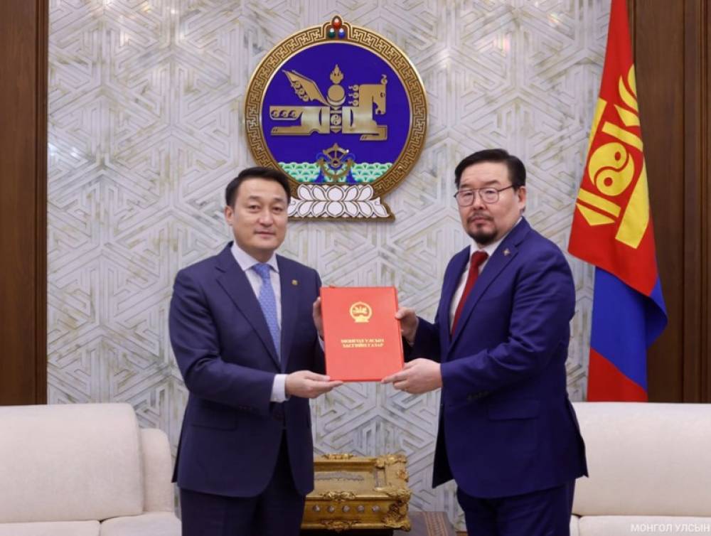 “Төрийн байгууллагуудыг бүсчлэн байршуулах тухай” Улсын Их Хурлын тогтоолын төслийг өргөн