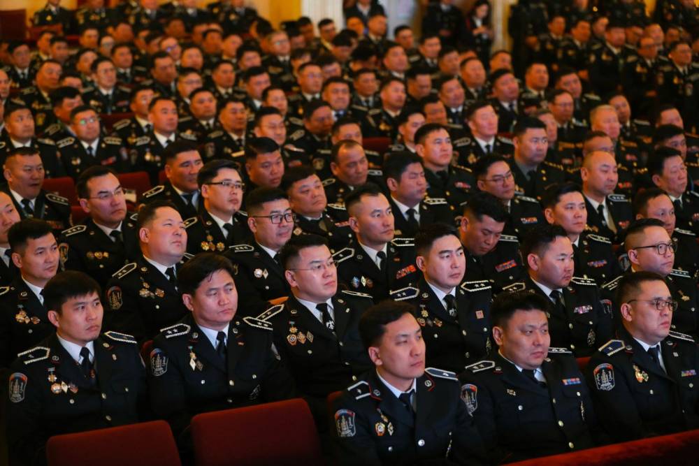 Цагдаа, дотоодын цэргийн алба хаагчдын нийгмийн баталгааг сайжруулахад онцгой анхаарна - logic.mn