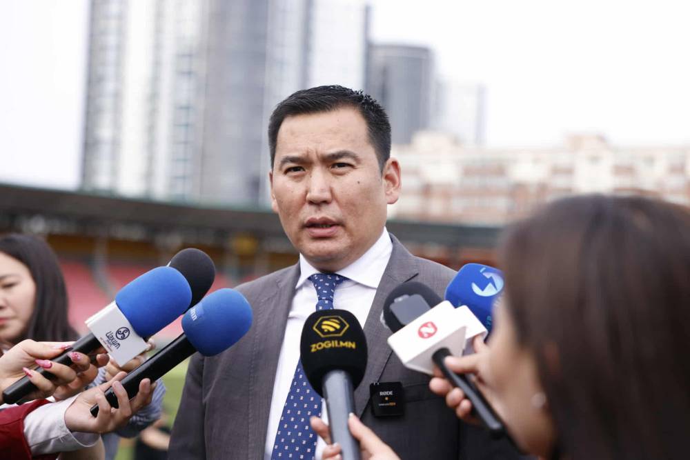 Д.Амгалан: Цэнгэлдэхийн зүлэгний төсөвт өртөг 1.3 тэрбум төгрөг болсон - logic.mn