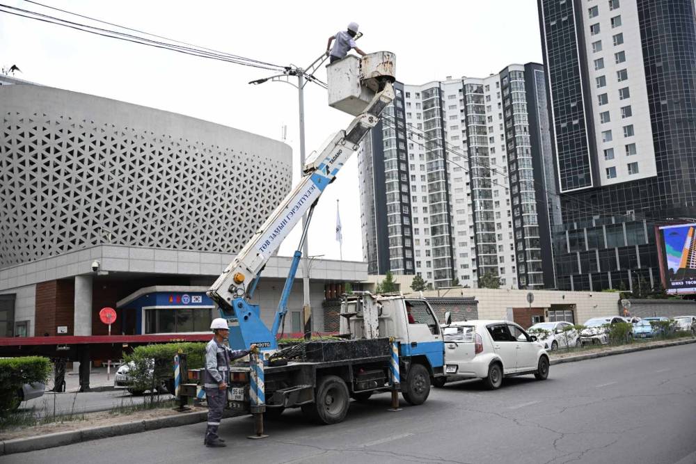 Нийслэлийн төвийн зургаан дүүргийн хэмжээнд 3000 гаруй шонгийн гэрэлтүүлгийг солилоо - logic.mn