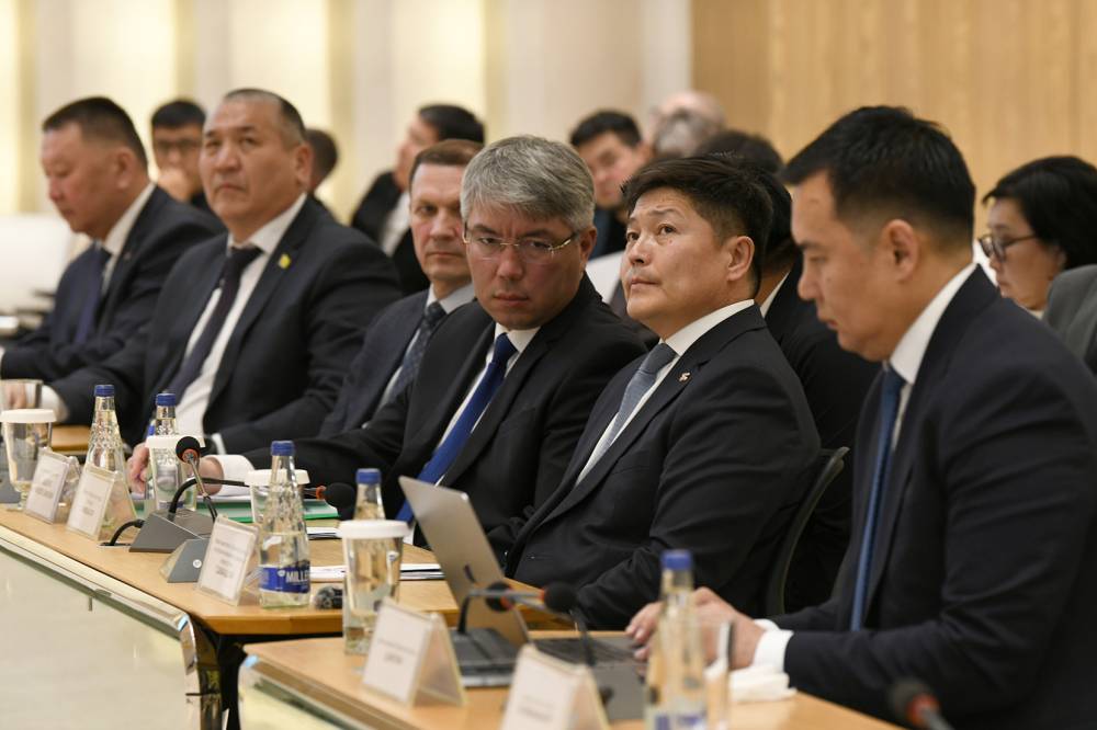 БНБУ-ын Тэргүүн Цыденов Алексей Самбуевичийг хүлээн авч уулзлаа - logic.mn