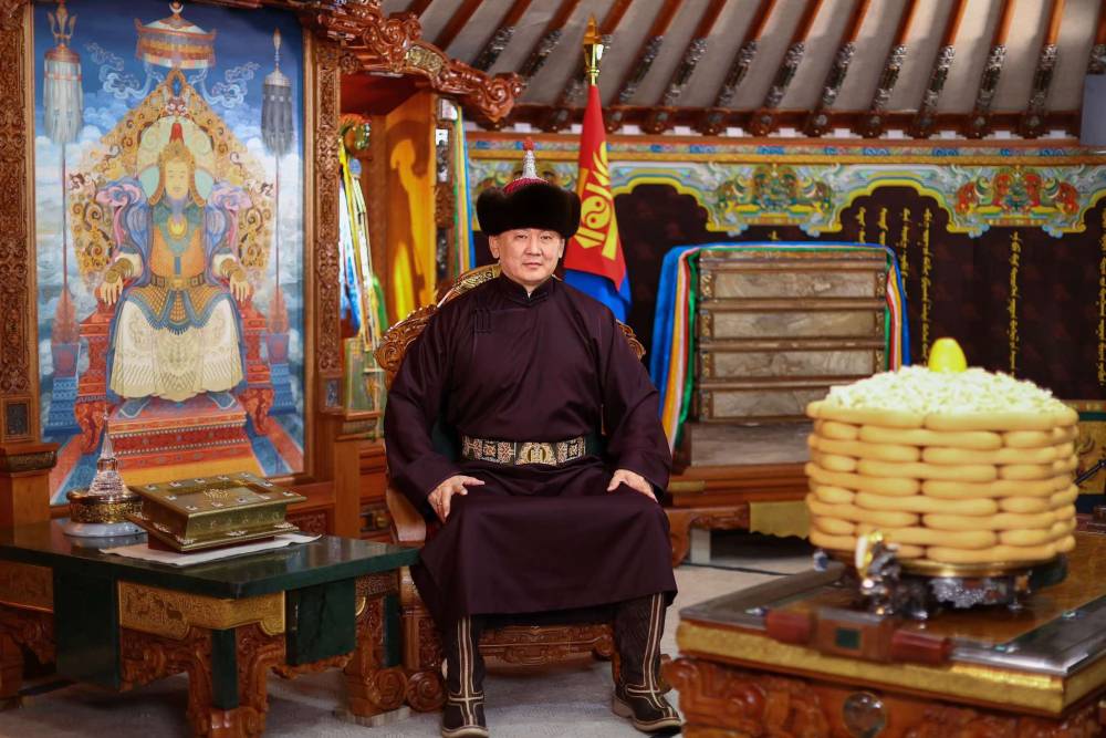 У.Хүрэлсүх: Түмэн олноороо төвшин амгалан байж сар шинэдээ сайхан шинэлээрэй - logic.mn