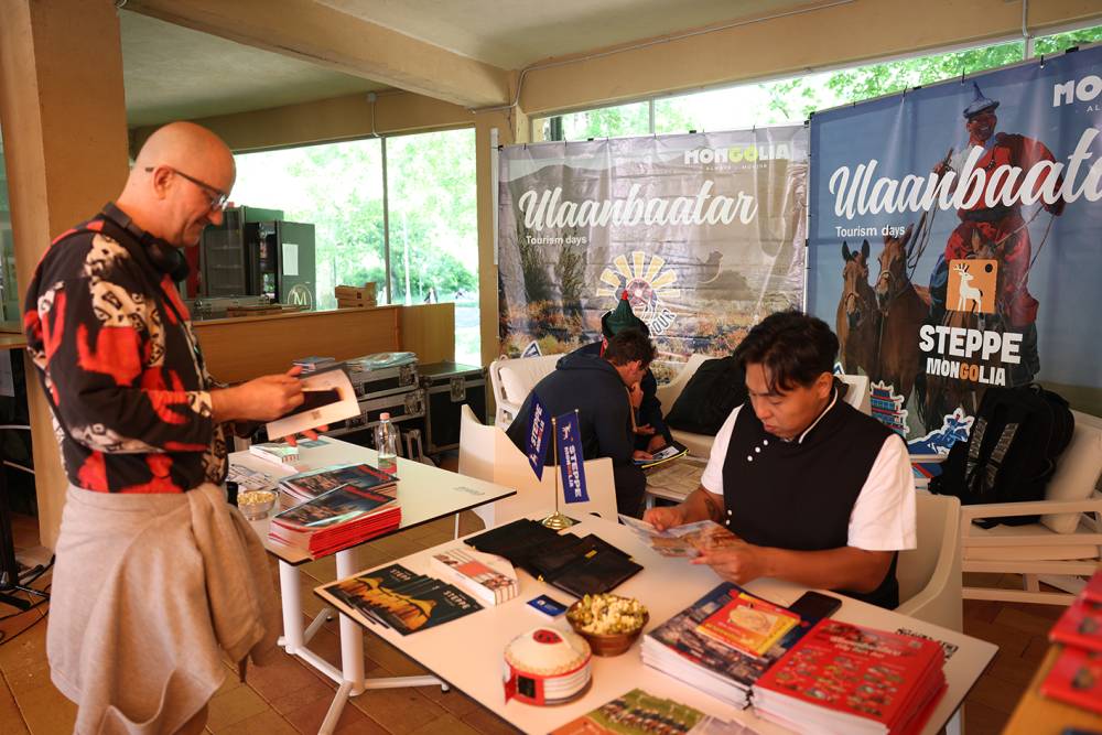 Нийслэлийн шилдэг үйлдвэрлэгчдийн сор болсон бүтээгдэхүүнийг Будапештад дэлгэлээ - logic.mn